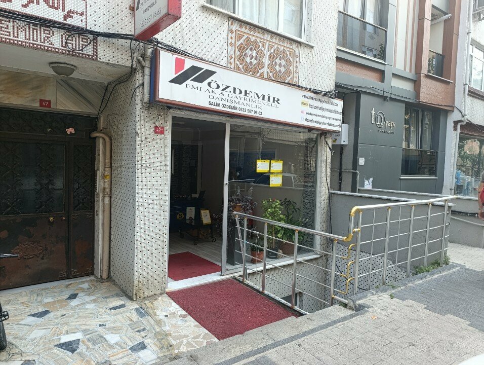 Emlak ofisi Özdemir Emlak, İstanbul, foto