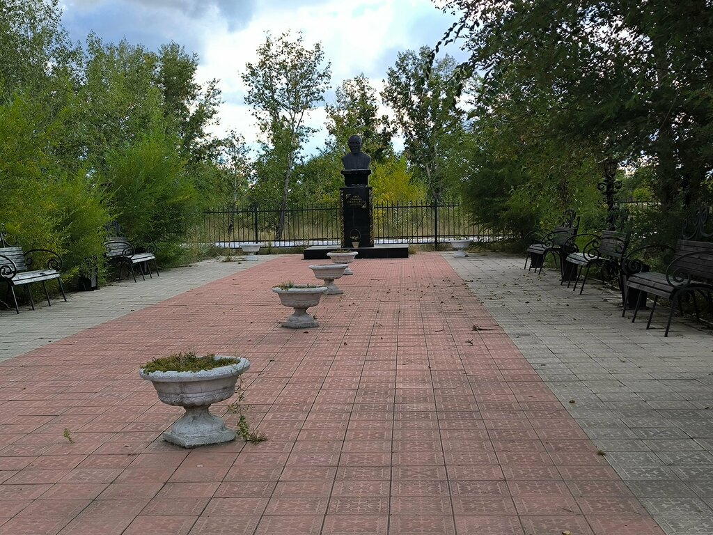 Anıt, heykel Abai Kunanbayev, Kurçatov, foto