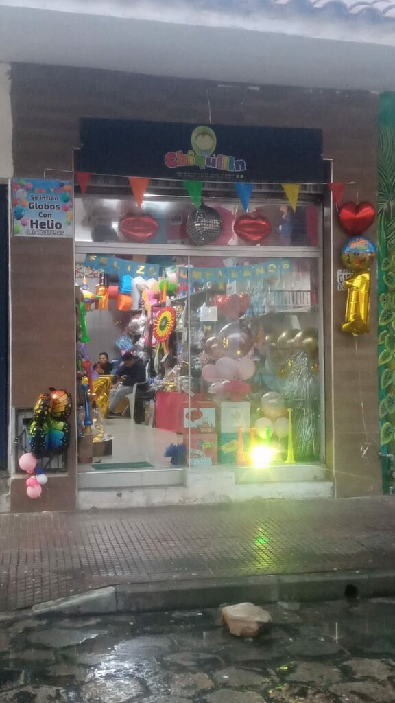Kutlama ürünleri Cotillon, Santa‑Krus, foto