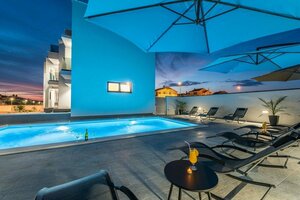 Villa Nika (Zadar, Franje Petrića), otel  Zadar'dan