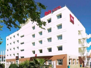 Ibis Barcelona Castelldefels (Castelldefels, Passeig del Ferrocarril, 342, 08860), otel  Casteldefels'ten