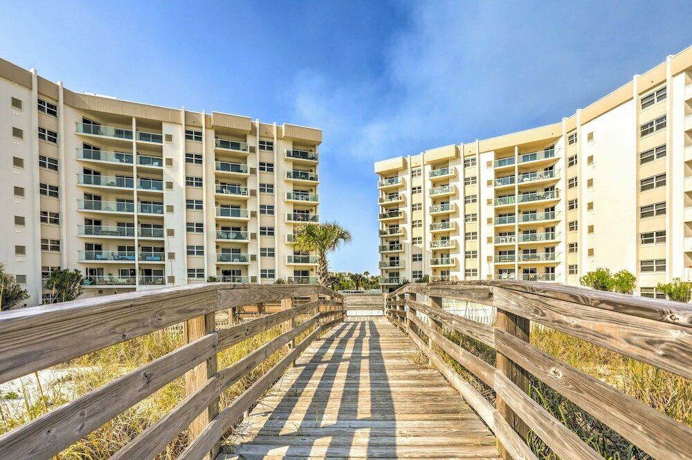 Otel Sleek Pensacola Beach Condo W/patio-walk to Beach!, Florida Eyaleti, foto