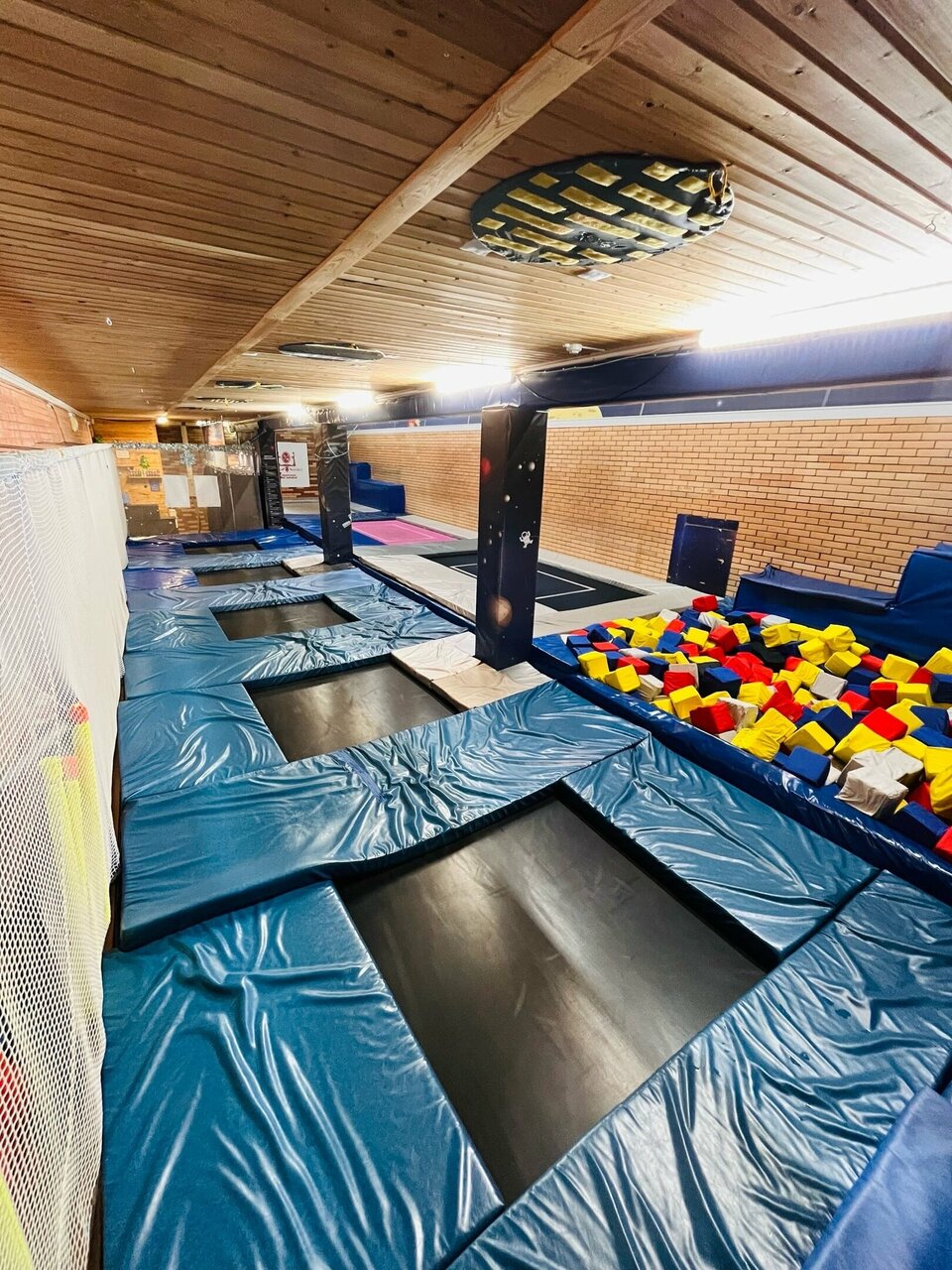 «Где попрыгать на батуте в Кирове: 6 мест» фото материала