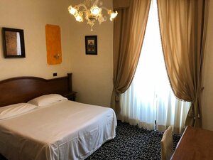 Le Petit Real (Via Cavour No:58), otel  Roma'dan