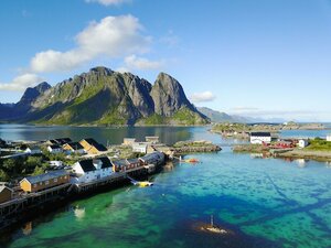 Sakrisøy Rorbuer (Nordland, Moskenes kommune, Reine), otel  Nordland'dan