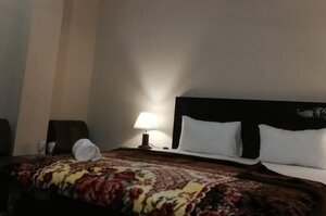 Fine Star Hotel (No:11, Madina Town, Block X), otel  Faysalabad'dan