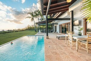 Ocean View Villa in Puerto Bahia (Samaná), otel  Samana İli'nden