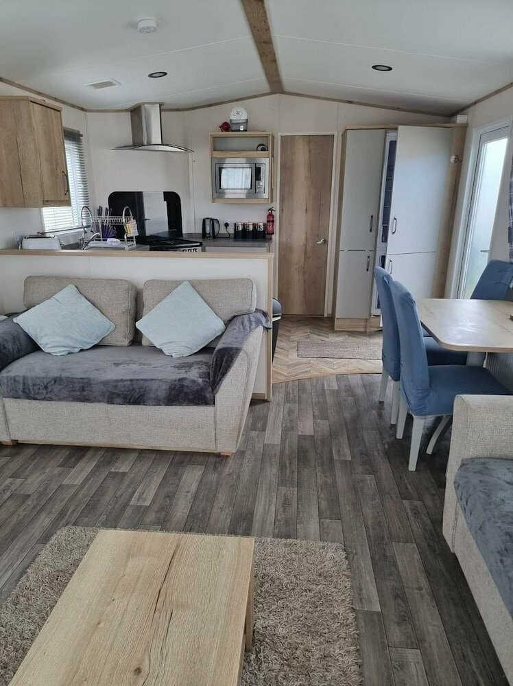 Otel Stunning 2-bed Caravan in Prestatyn dog Friendly, Prestatyn, foto