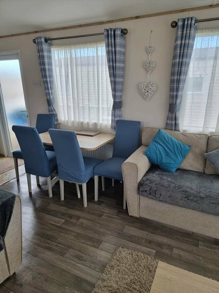 Otel Stunning 2-bed Caravan in Prestatyn dog Friendly, Prestatyn, foto