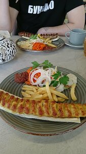 Bazaar Mazar (Avtozavodskiy prospekt No:18Б/1), kafe  Naberejniye Çelny'den (Yar Çallı'dan)