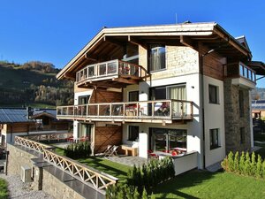 Stately Apartment on a Hotel in Kaprun With Sauna & Hot Tub (Upper Austria, Urfahr-Umgebung, Langfeldstraße, 11), otel  Kaprun'dan