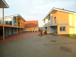 Apartments Akacijev Izvir (Miklavž na Dravskem Polju), otel  Dünya'dan
