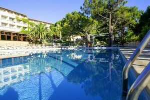 Village Vacances La Balagne (Haute-Corse, Arrondissement de Calvi, Calvi, Avenue Christophe Colomb), otel  Calvi'den