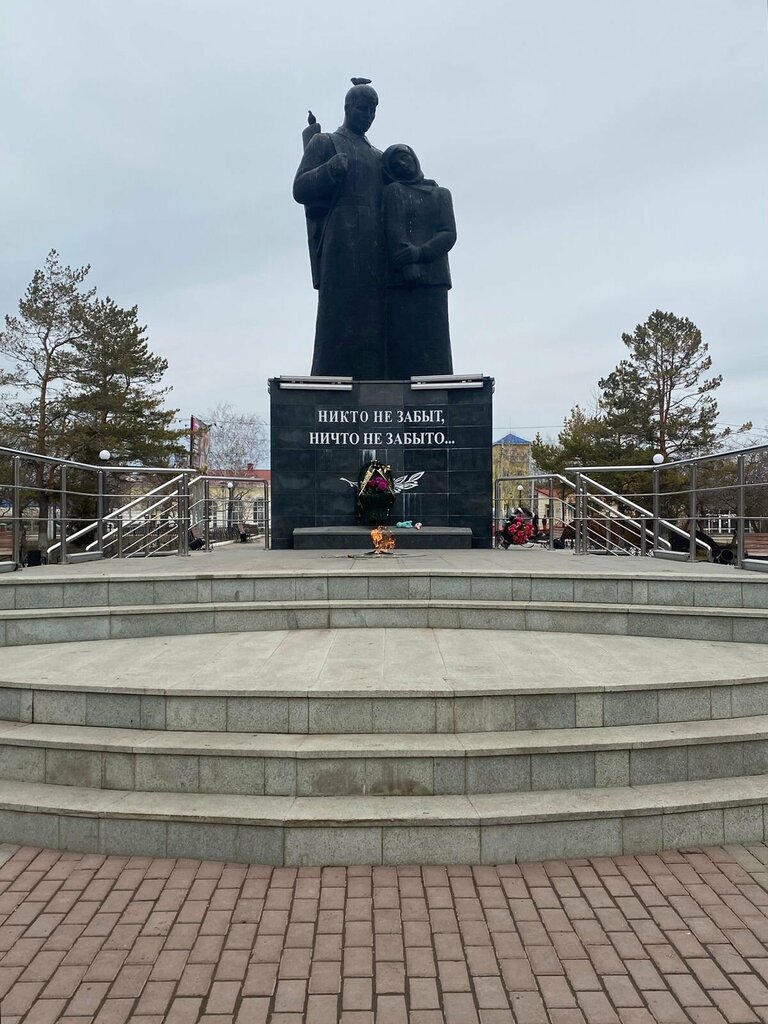 Anıt, heykel Вечный огонь, Tuymazy, foto