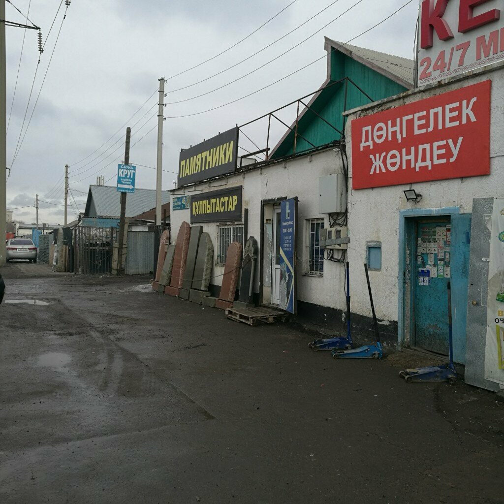 Heykel ve mezarlık taşı üreticileri Monuments, Astana, foto