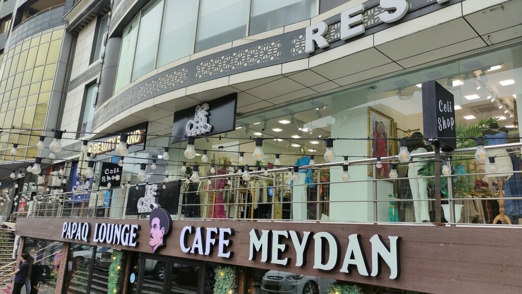 Giyim mağazası Women'S Clothing Garage by Aliyevas, Bakü, foto