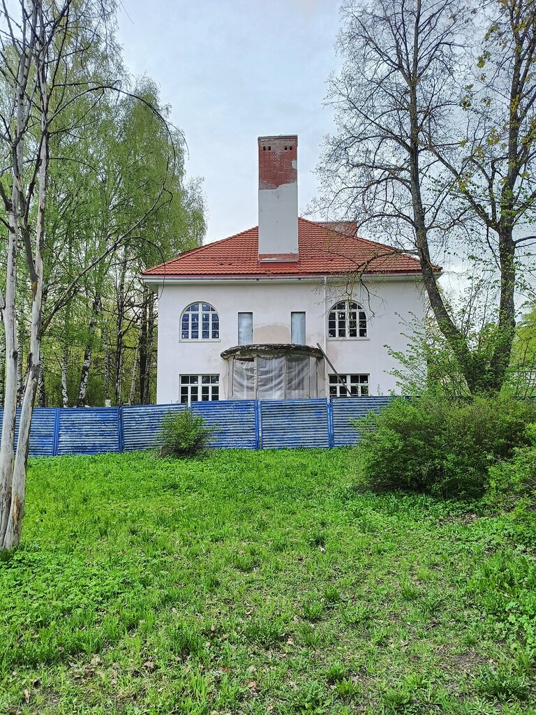 Turistik yerler Дом с ангелом П.П. Барышникова, Pavlovsk, foto