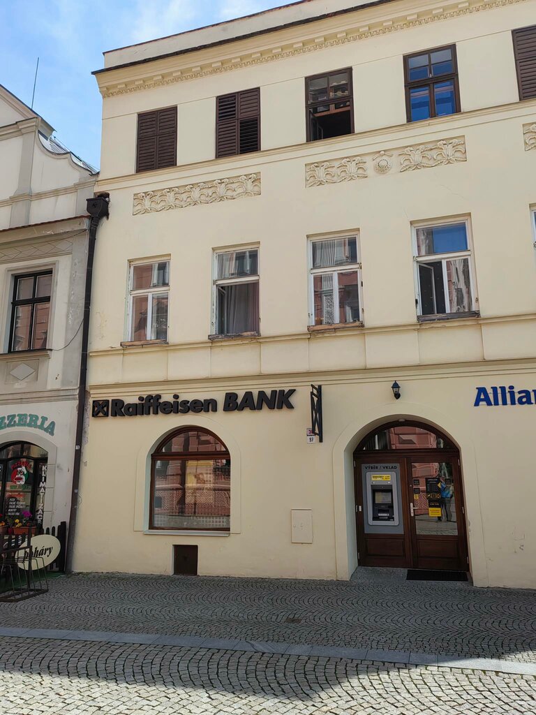 ATM'ler Raiffeisenbank, Krnov, foto