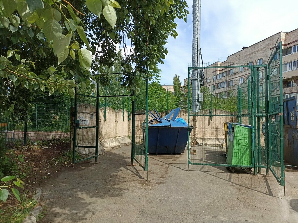 Ayrı çöp toplama noktası Пункт приема бумаги, пластика, Sestroretsk, foto