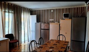 Flora GuestHouse (Kustodieva Street No:20, mikrorayon Magilat), otel  Gelencik'ten
