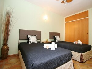 Villa Bogota (Faro, Albufeira, Rua Alves Redol, 150), otel  Faro'dan