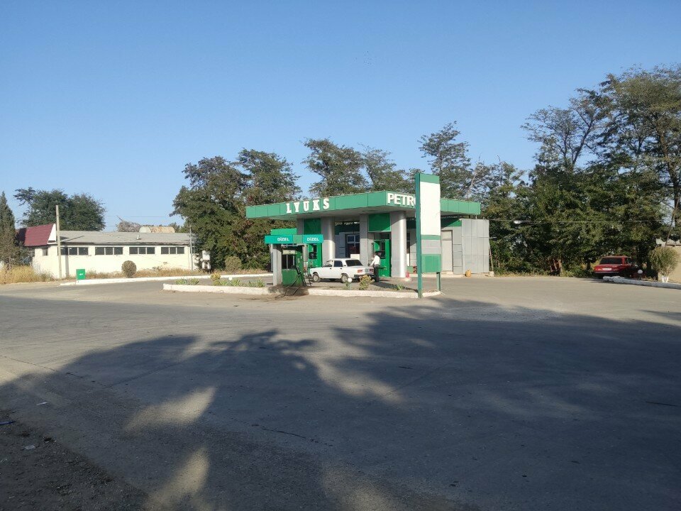 Benzin istasyonu Luks Petrol, Gence, foto