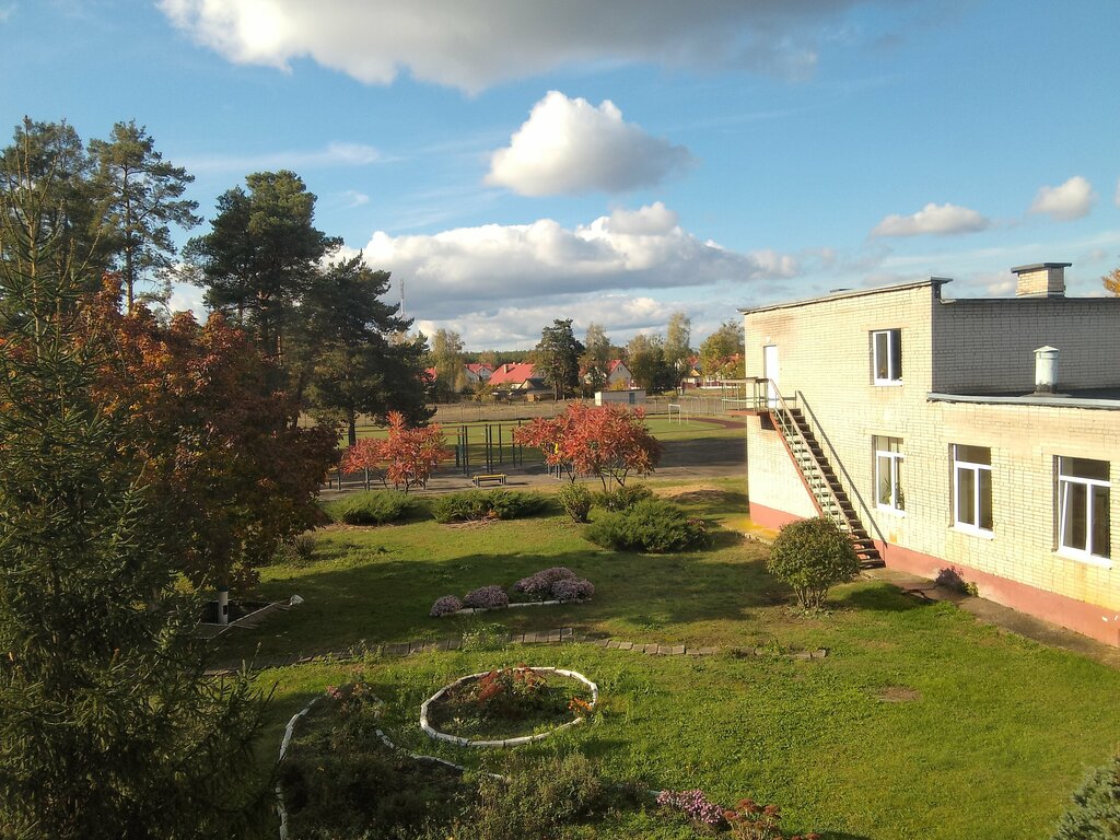 Ortaokul Srednyaya shkola Guo, Minskaya oblastı, foto