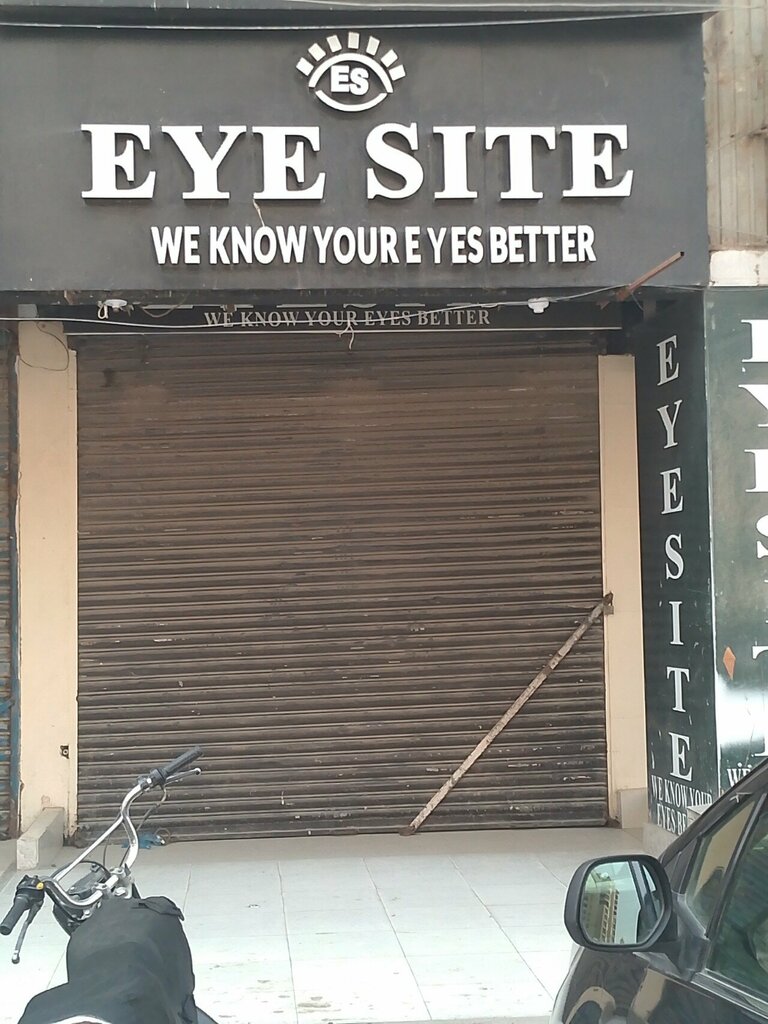 Optik Eye state, Karaçi, foto