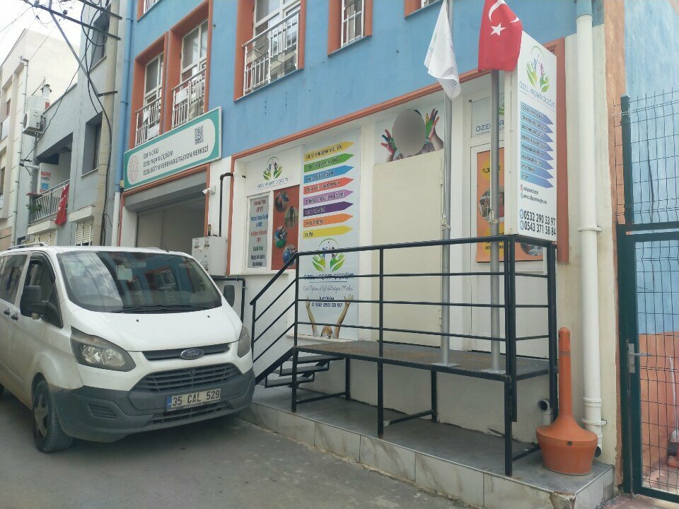 Sosyal rehabilitasyon merkezi Özel Yaşam Çiçeğim Özel Eğitim Ve Rehabilitasyon Merkezi, İzmir, foto