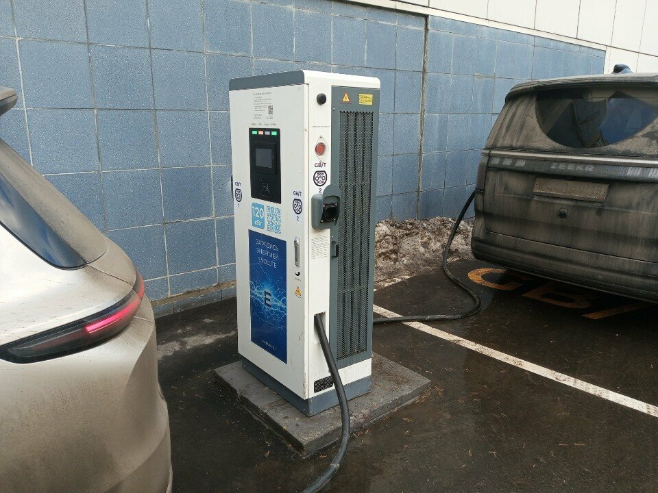 Elektrikli oto şarj istasyonları Evolute 120, Moskova, foto