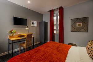 Nouvel Hôtel (Rue René Nicod No:31), otel  Oyonnax'dan