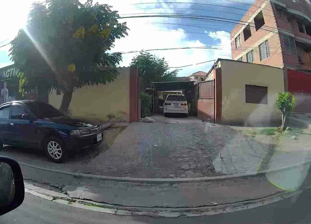 Oto döşeme Electric Workshop, Cochabamba, foto