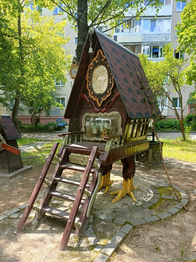Park, sokak heykeli Сказочная избушка, Minsk, foto