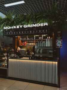 Monkey Grinder (Vorovskogo Street No:107), kahve dükkanları  Kirov'dan