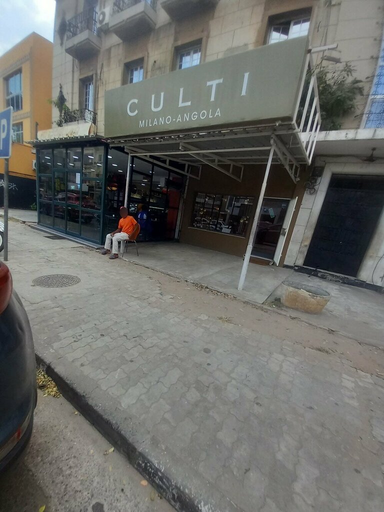 Giyim mağazası Coulti Milano, Loanda, foto