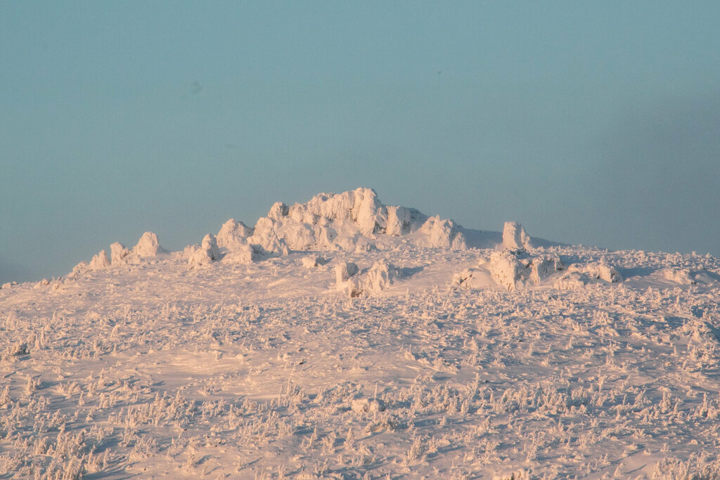 Dağ zirvesi Гора Второй Бугор, Sverdlovskaya oblastı, foto