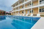 Radiance & Villa Verde (Севастопольская улица No:55, посёлок городского типа Заозёрное), otel  Kırım Cumhuriyeti'nden
