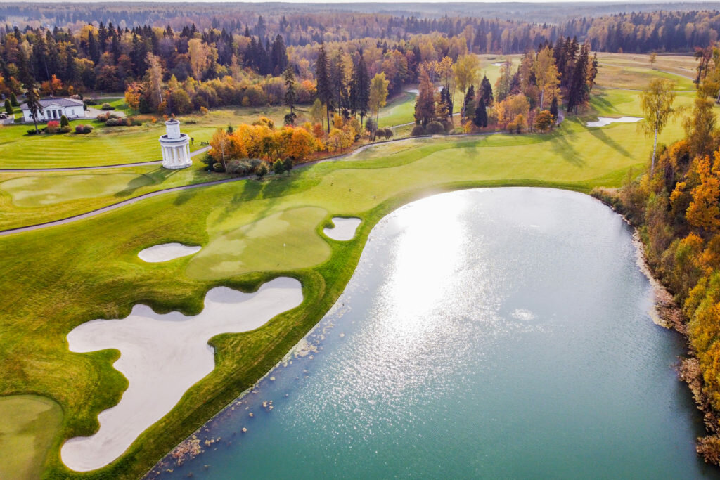Golf kulüpleri Tseleevo Golf Club, Moskova ve Moskovskaya oblastı, foto