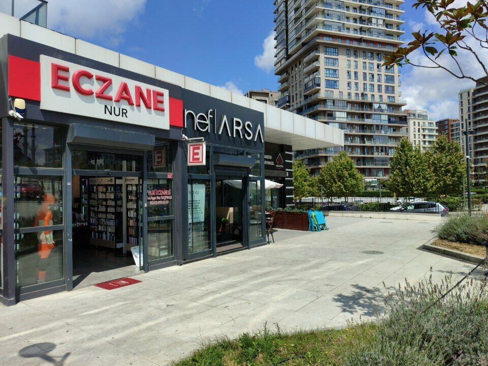 Eczaneler Nur Eczanesi, İstanbul, foto