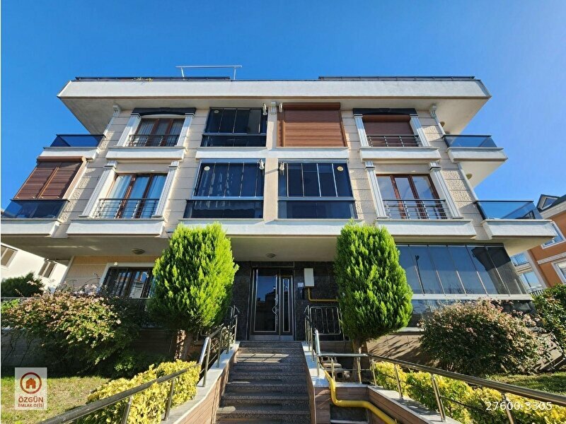 Emlak ofisi Özgün Emlak, İstanbul, foto