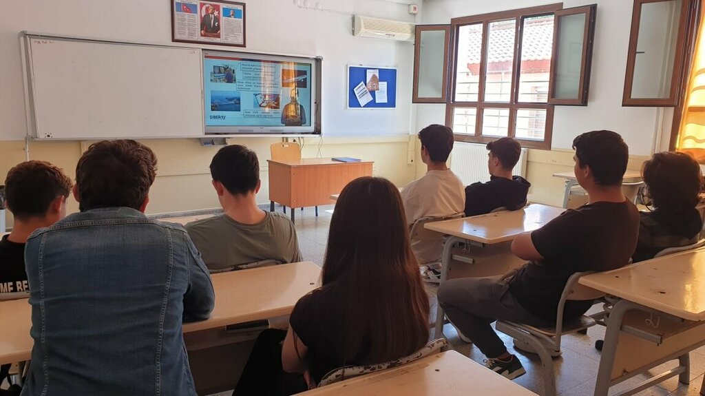 Fen lisesi, sosyal bilimler lisesi Yahya Kerim Onart Mesleki Ve Teknik Anadolu Lisesi, Çeşme, foto