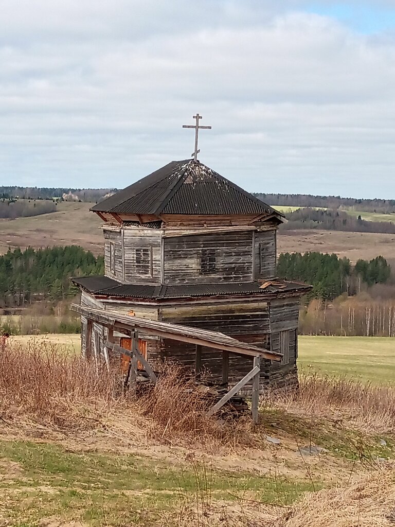 Şapel, haç anıtı Chapel of Kirik and Iulitta, Arhangelskaya oblastı, foto