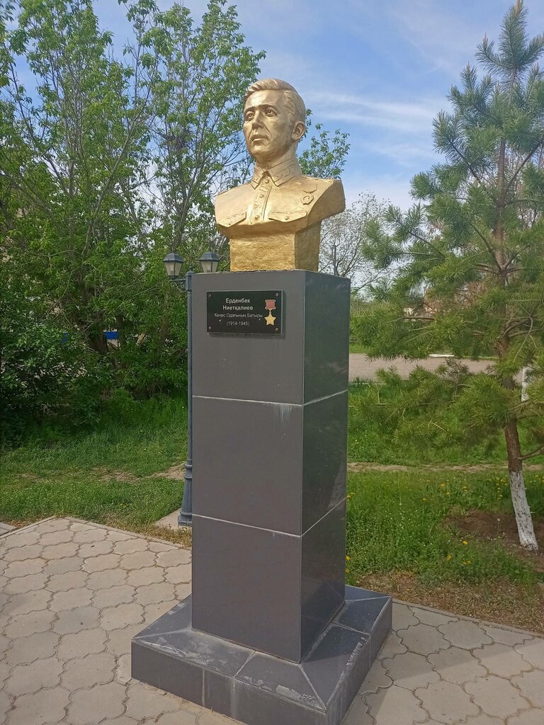 Anıt, heykel M. Mametova, Batı Kazakistan eyaleti, foto