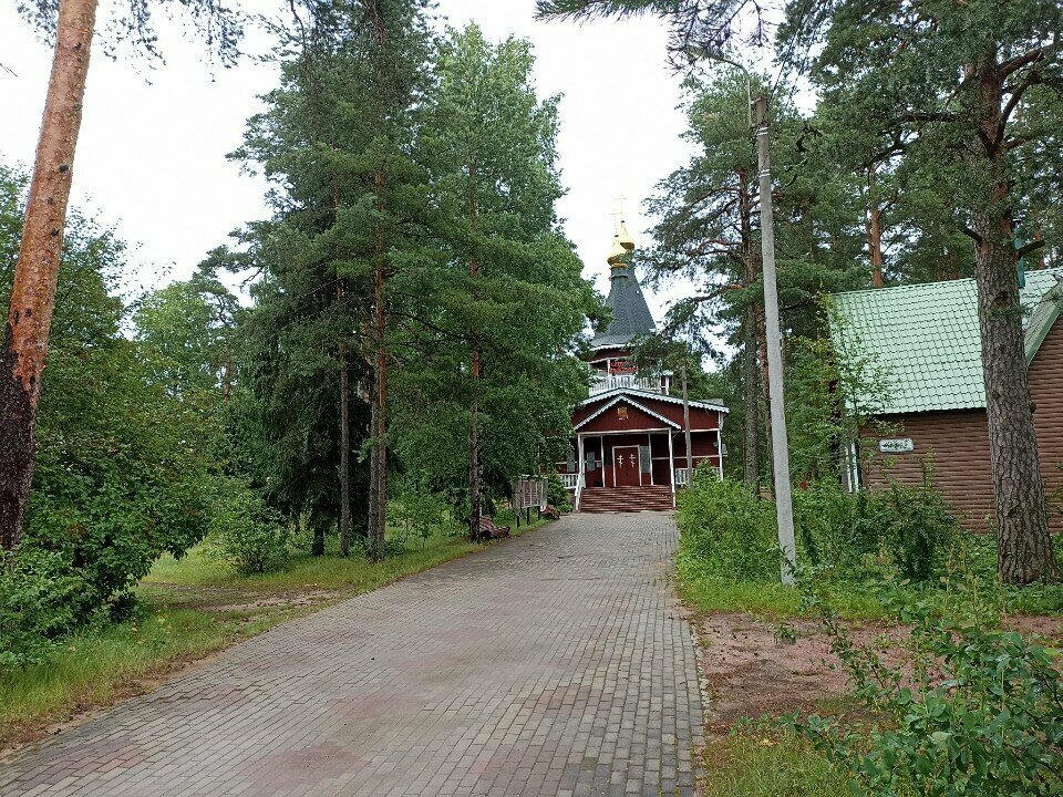 Şapel, haç anıtı Крест Всем от века почившим, Sestroretsk, foto
