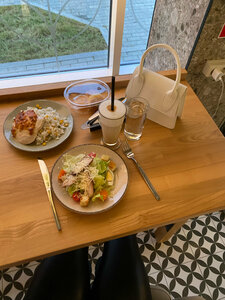 Плюшки ватрушки (ulitsa Metallurgov No:8), kafe  Karabaş'tan