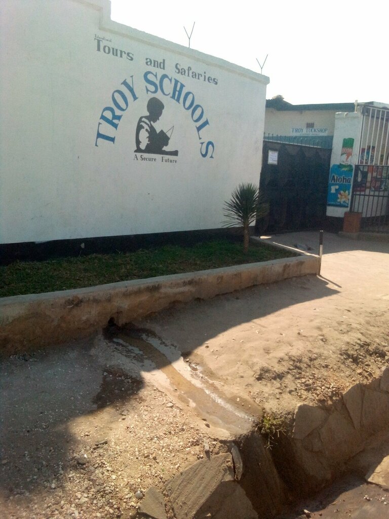 Ortaokul Troy School, Lusaka, foto