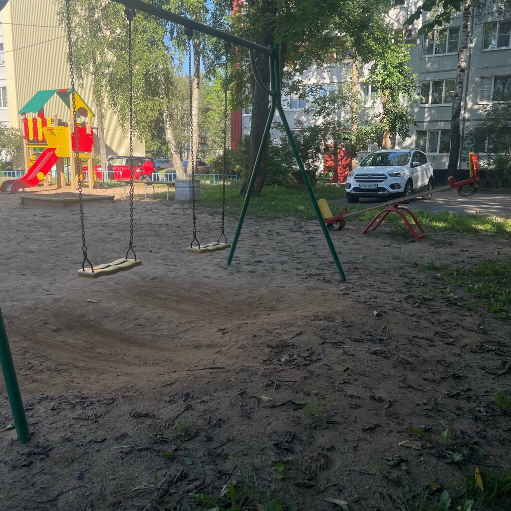 Oyun alanı Playground, Kirishi, foto