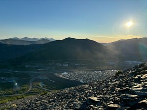 Kazbek Mountain (Magadan Region, Tenkinskiy munitsipalny okrug, posyolok Omchak), dağ zirvesi  Magadan Bölgesi'nden