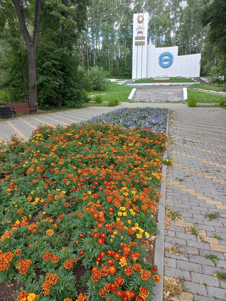 Anıt, heykel 25 лет УЭХК, Novouralsk, foto