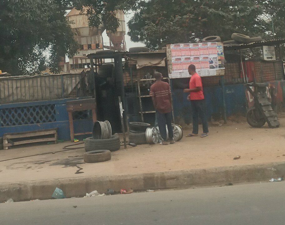 Oto lastik tamiri Recauchutagem, Loanda, foto
